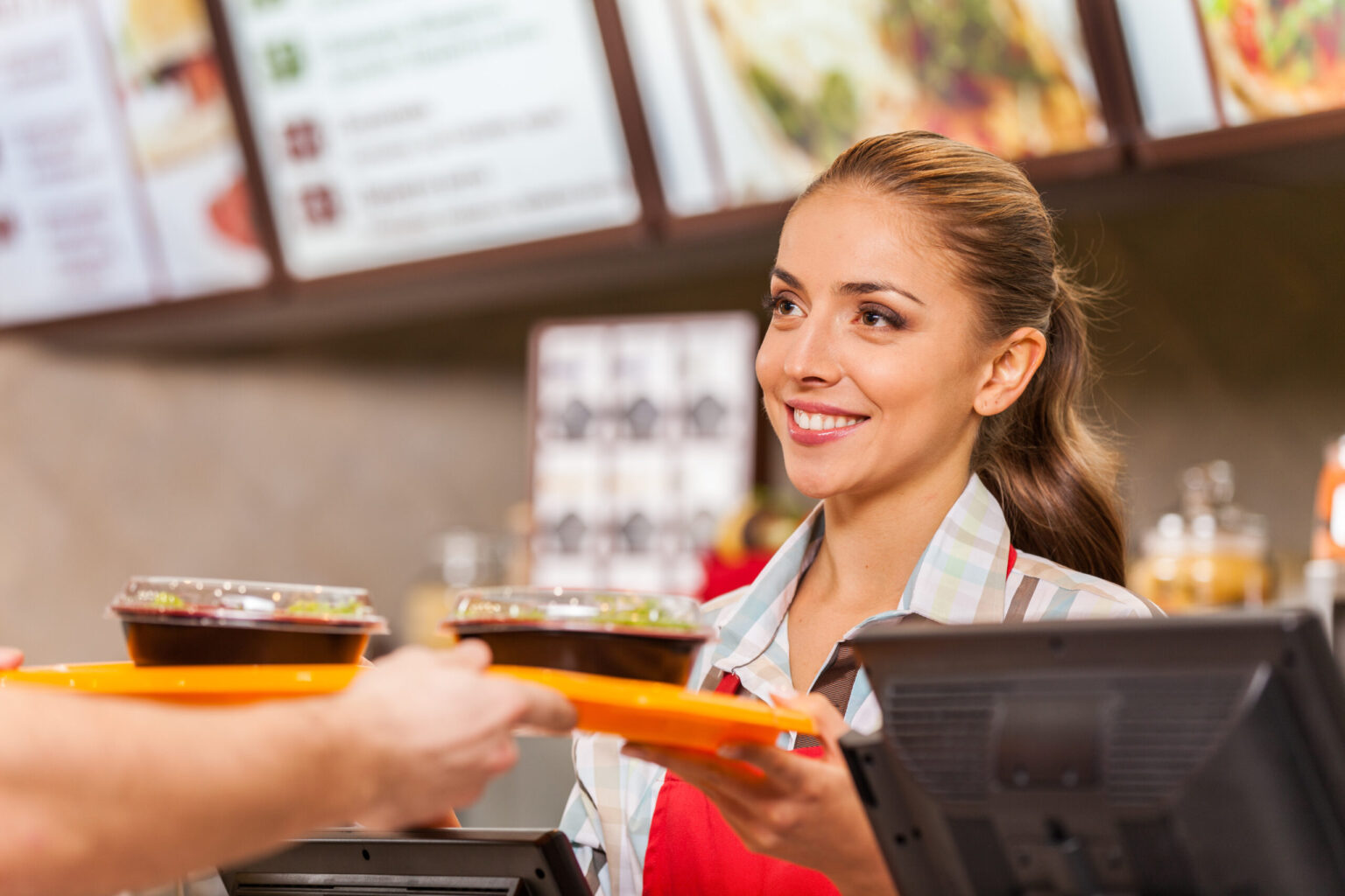 Food Safety Monitoring: Restaurants vs. Fast Food Chains Ð ComplianceMate